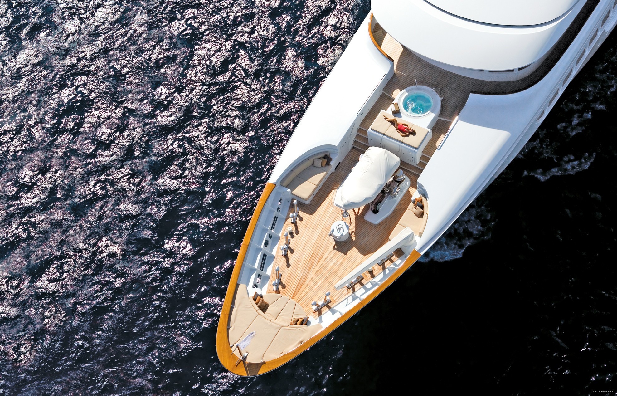 Yacht UTOPIA, Feadship | CHARTERWORLD Luxury Superyacht Charters